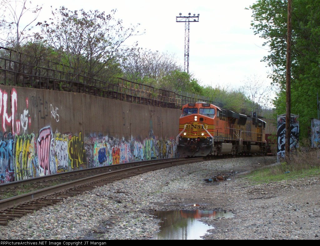 BNSF 7667 & UP 4763